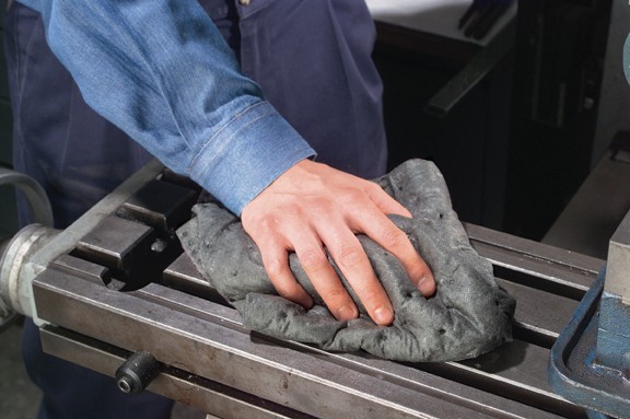 Universal Absorbent Pads & Industrial Absorbent Rolls