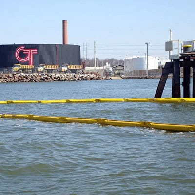 How to Deploy Oil Spill Containment Booms in an Emergency